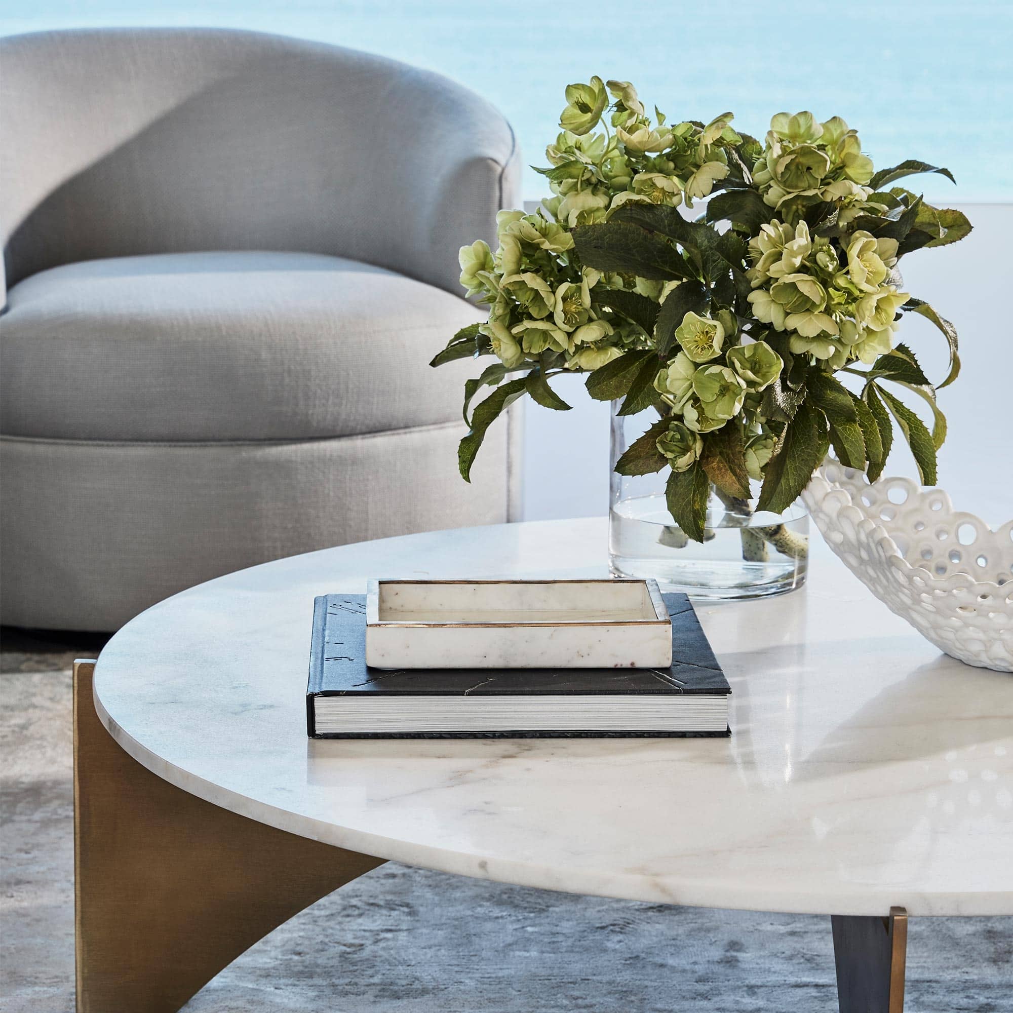 How to Style a Large Coffee Table: Expert Tips for a Chic Living Room ...
